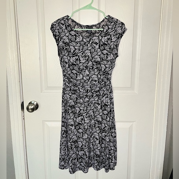 Enfocus Studio | Dresses | Enfocus Studio Black And White Leaf Print ...